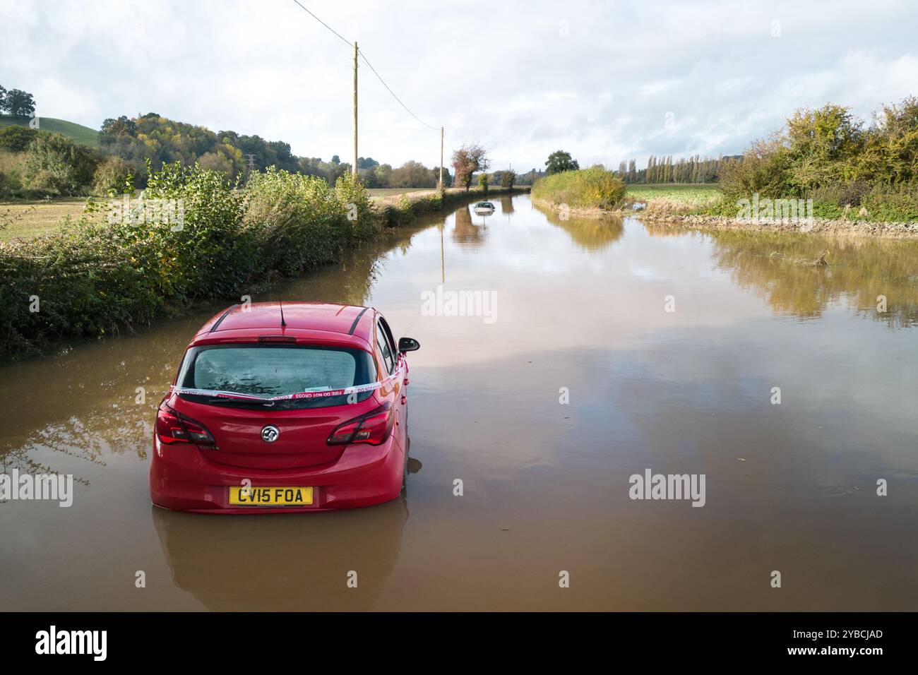 Lindridge, Worcestershire 18th October, 2024. Cars flooded on the A443 in Lindridge after the ...