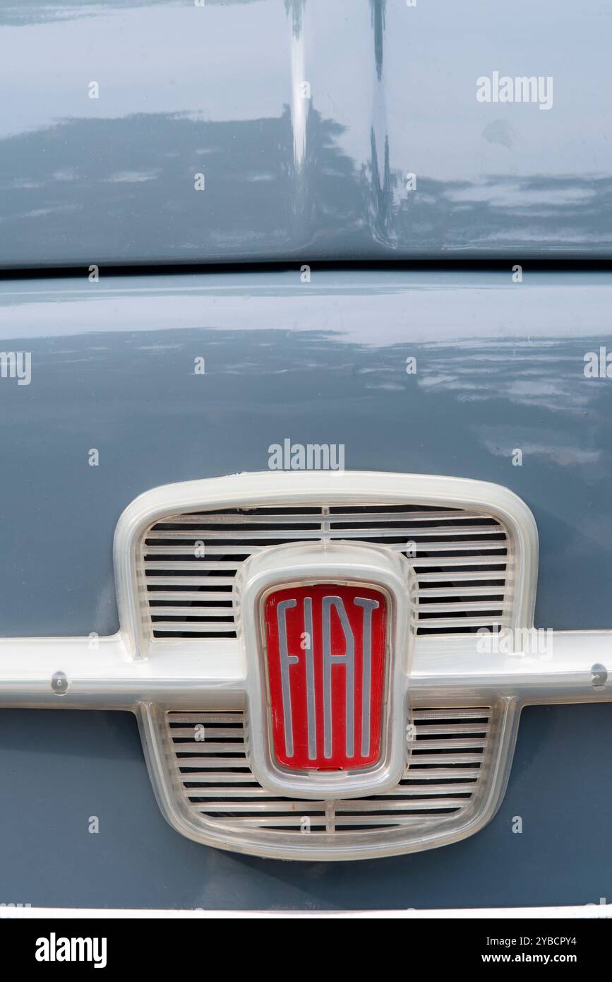 Fiat 600 Logo Vintage Cars Stock Photo - Alamy