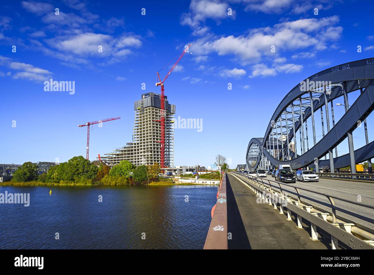 Neue Elbbrücke und Bauprojekt Elbtower, Baustelle in der Hafencity in ...