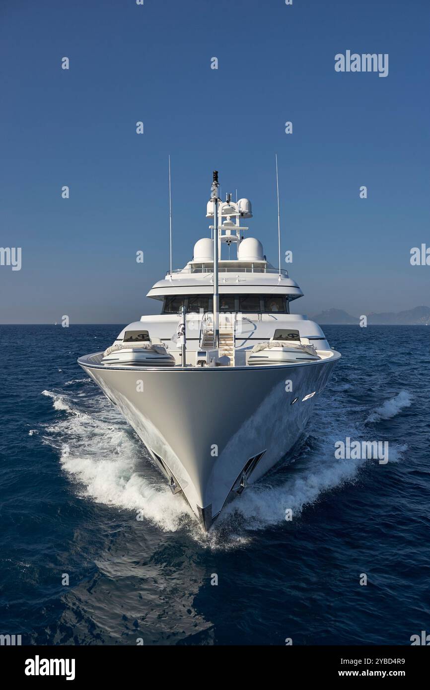 Aerial helicopter photo of the 55m Feadship superyacht Hurricane Run ...