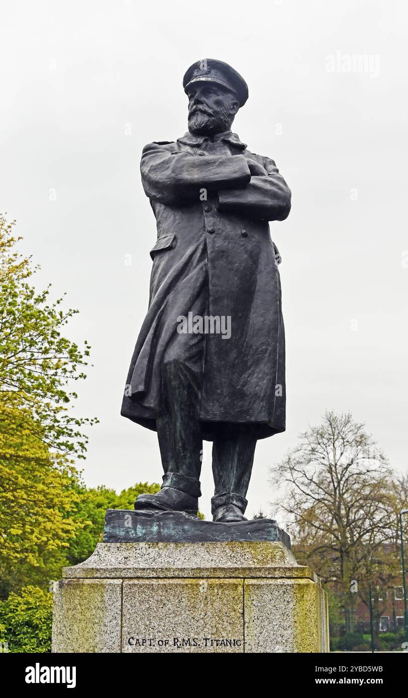 Statue of Commander Edward Smith, captain of RMS Titanic, by Kathleen ...