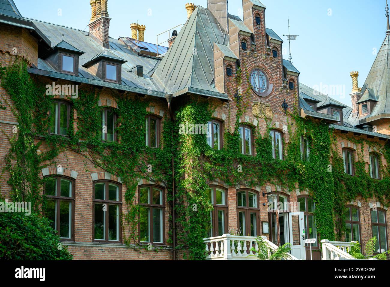 Featuring multiple towers hi-res stock photography and images - Alamy