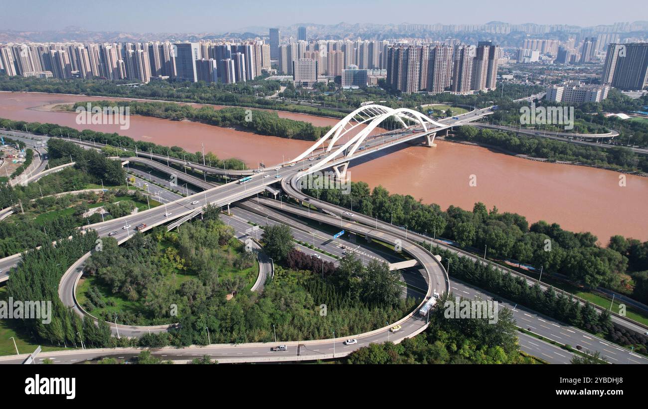 (241018) -- LANZHOU, Oct. 18, 2024 (Xinhua) -- An aerial drone photo ...