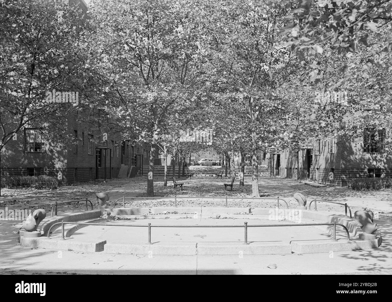 Leafy house Black and White Stock Photos & Images - Alamy