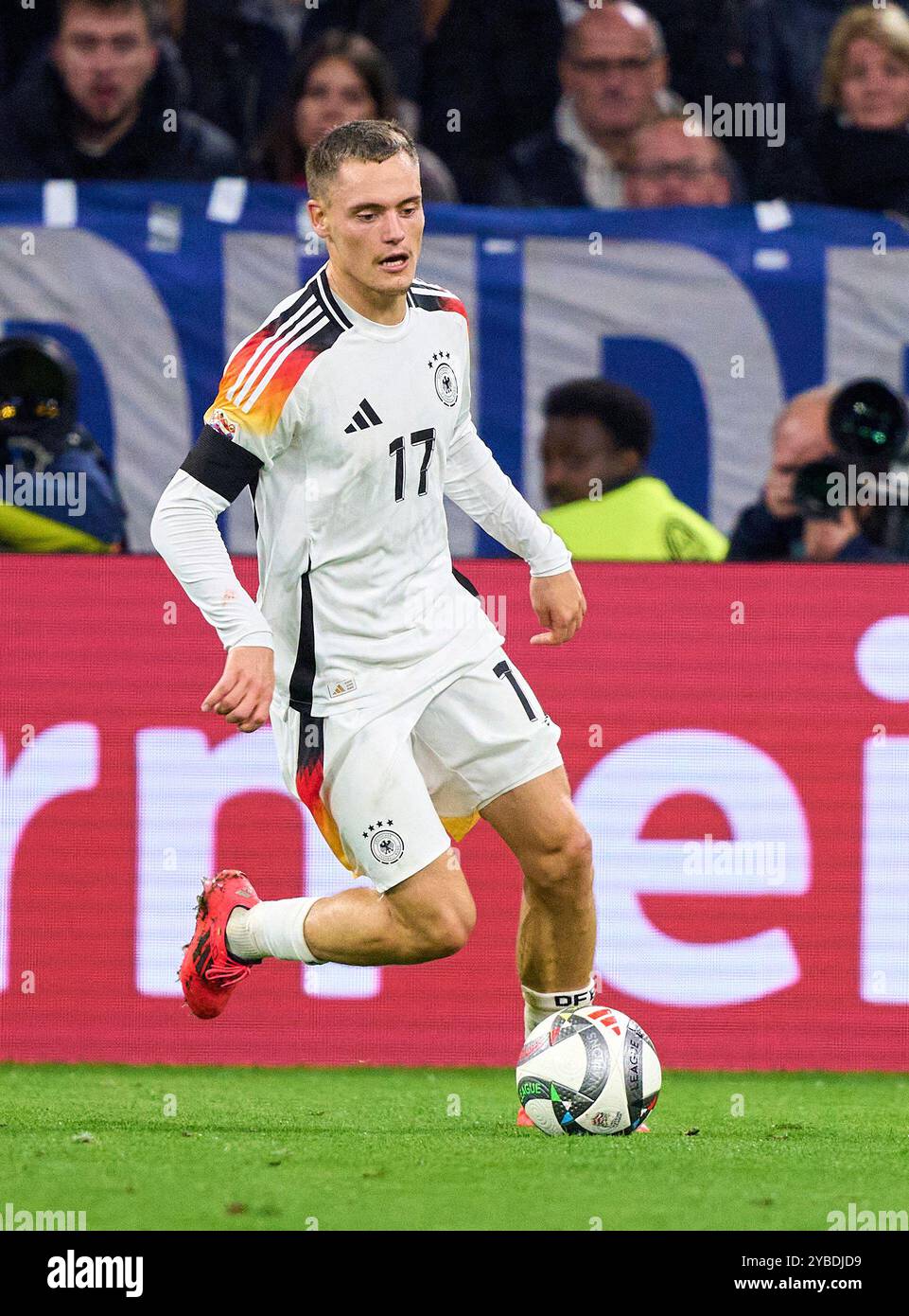 Florian Wirtz, Nr. 17 DFB compete for the ball, tackling, duel, header ...