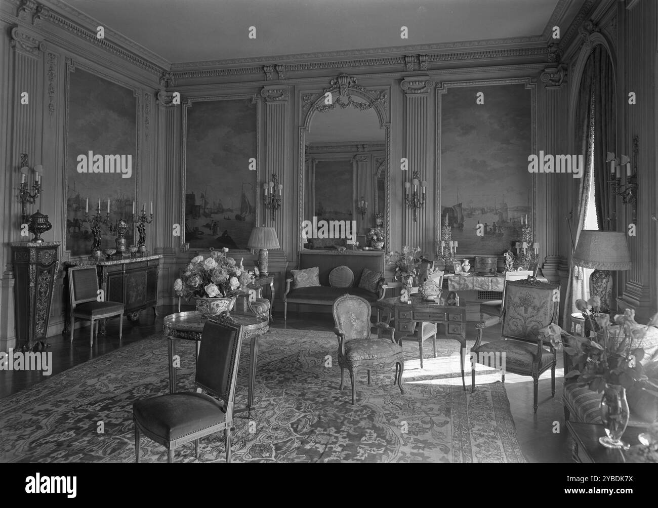 Mrs. George H. Warren, residence at 924 5th Ave., New York City, 1935 ...