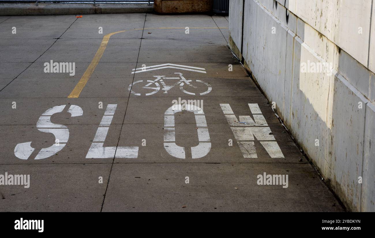 Shared path sign signs hi-res stock photography and images - Alamy