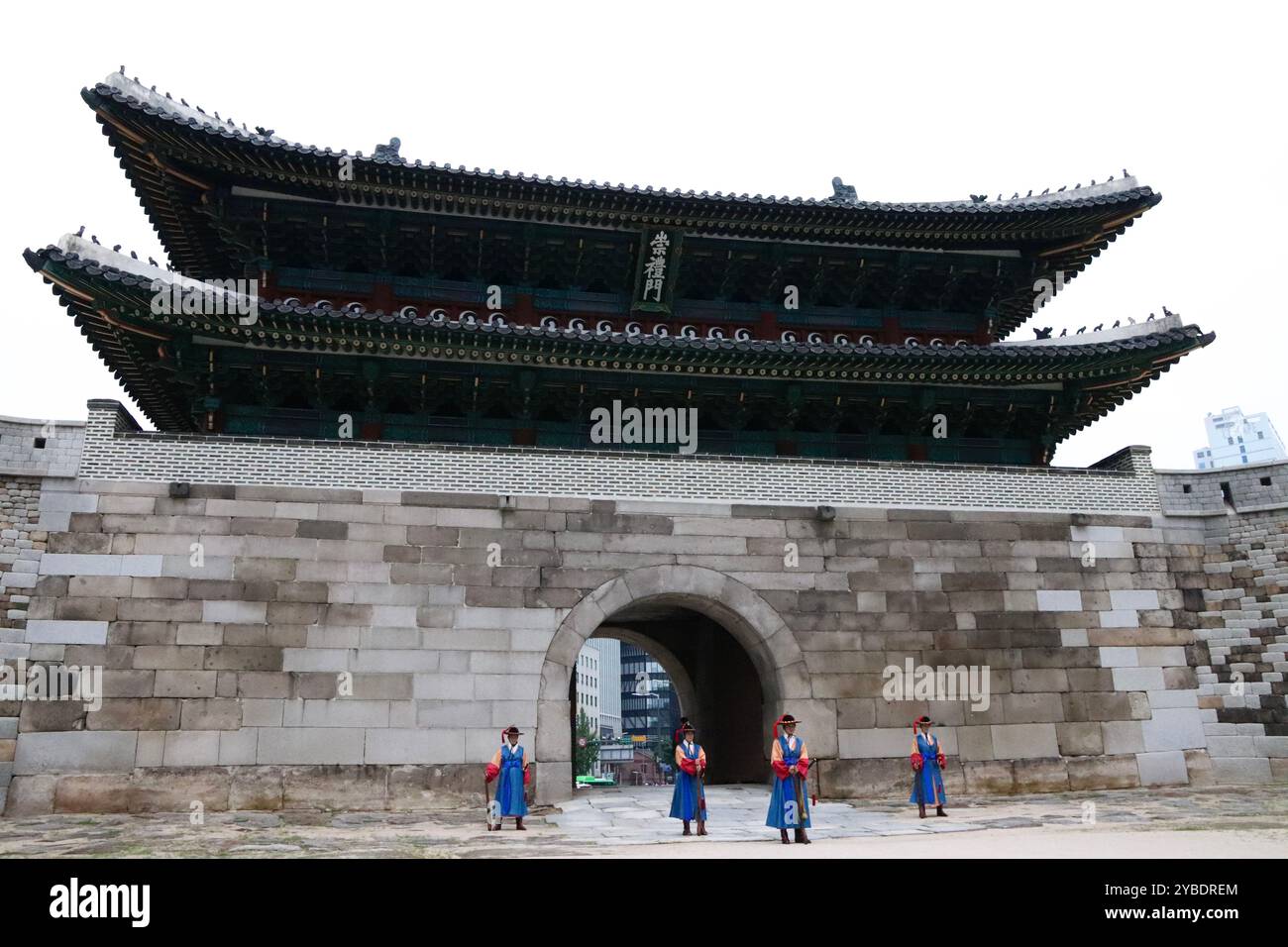 Korean traditional gate hi-res stock photography and images - Alamy