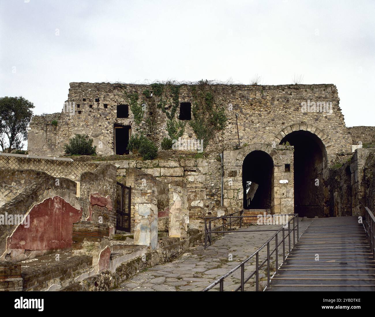 Marina Gate, western limit of the city on the Via Marina, Pompeii ...