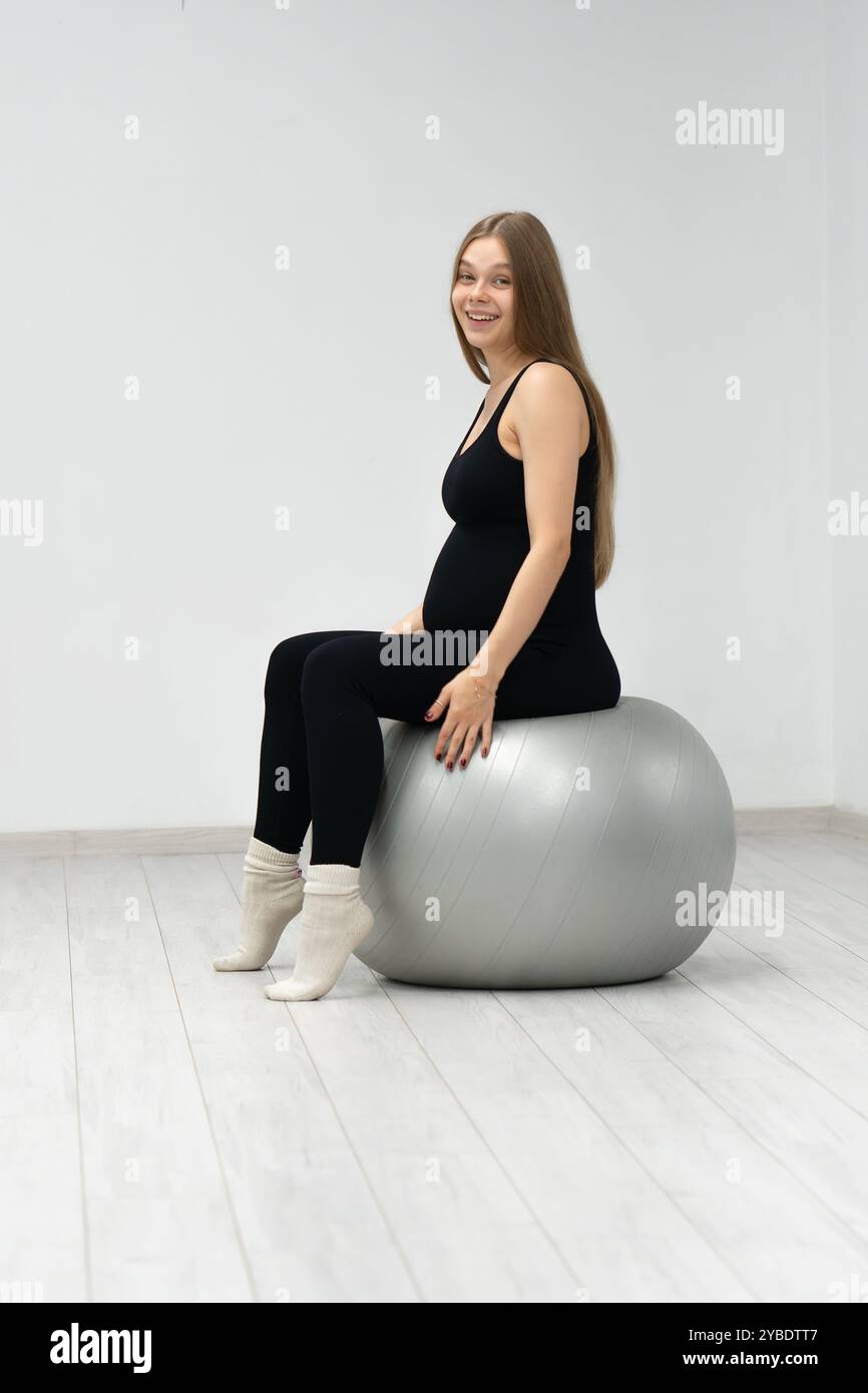 pregnancy exercise maternity fit pregnant care workout woman fitness ...