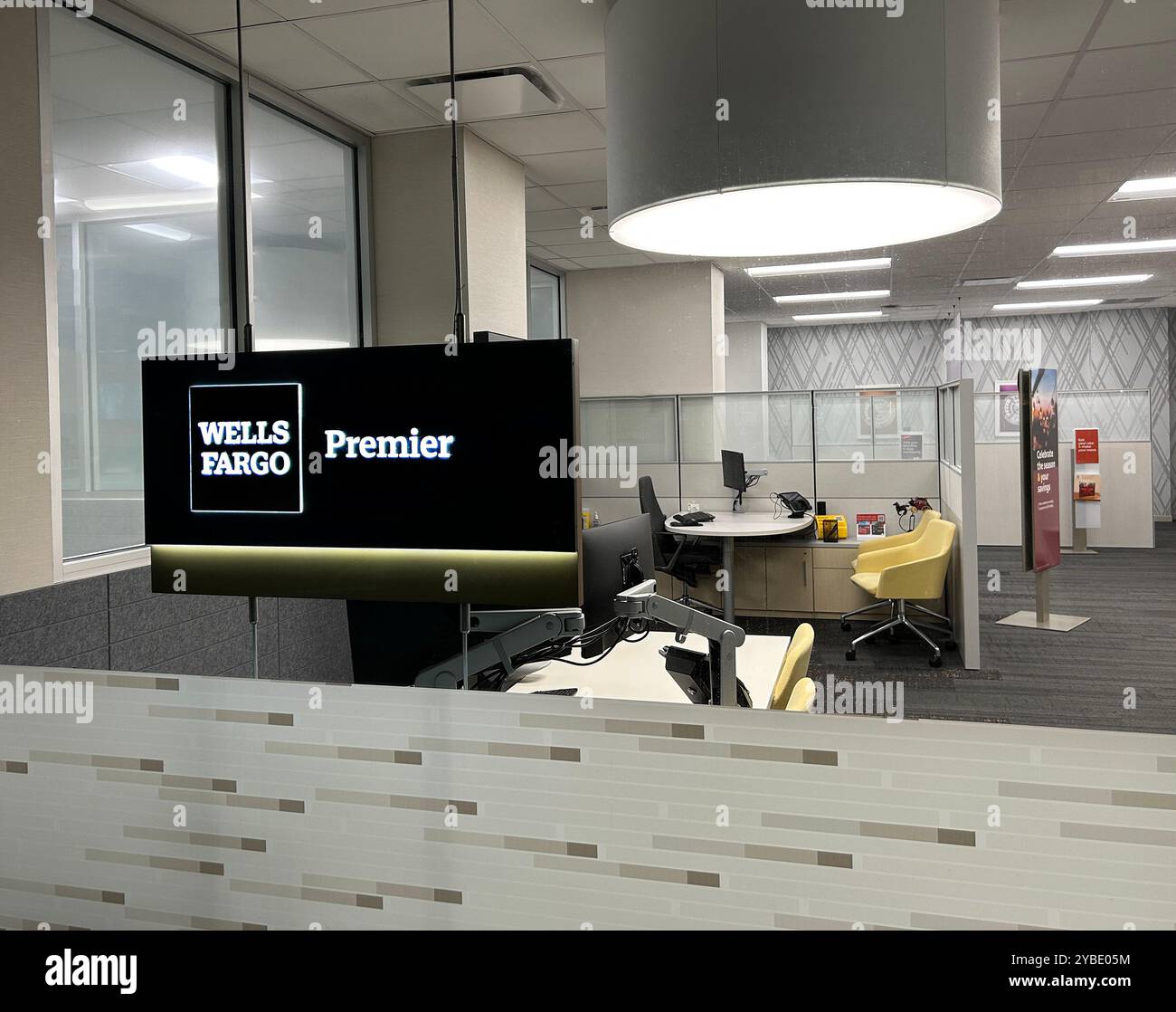 Bank interior usa hi-res stock photography and images - Alamy