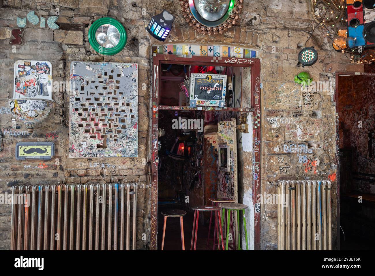 Ruins Bars in Budapest, creativity and art with Discarded Objects ...