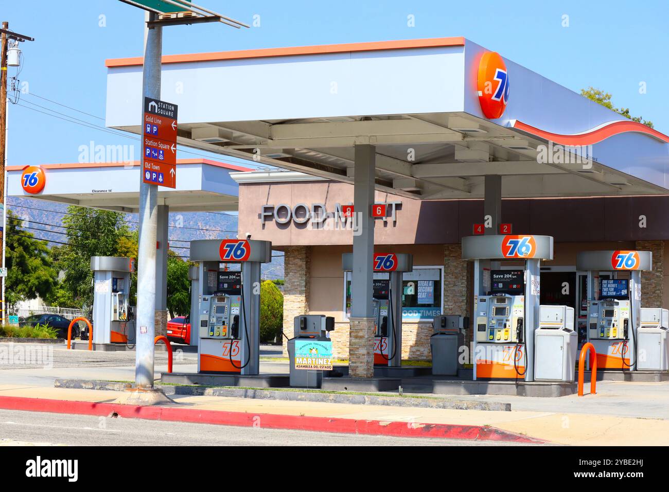 76 gas station hi-res stock photography and images - Alamy