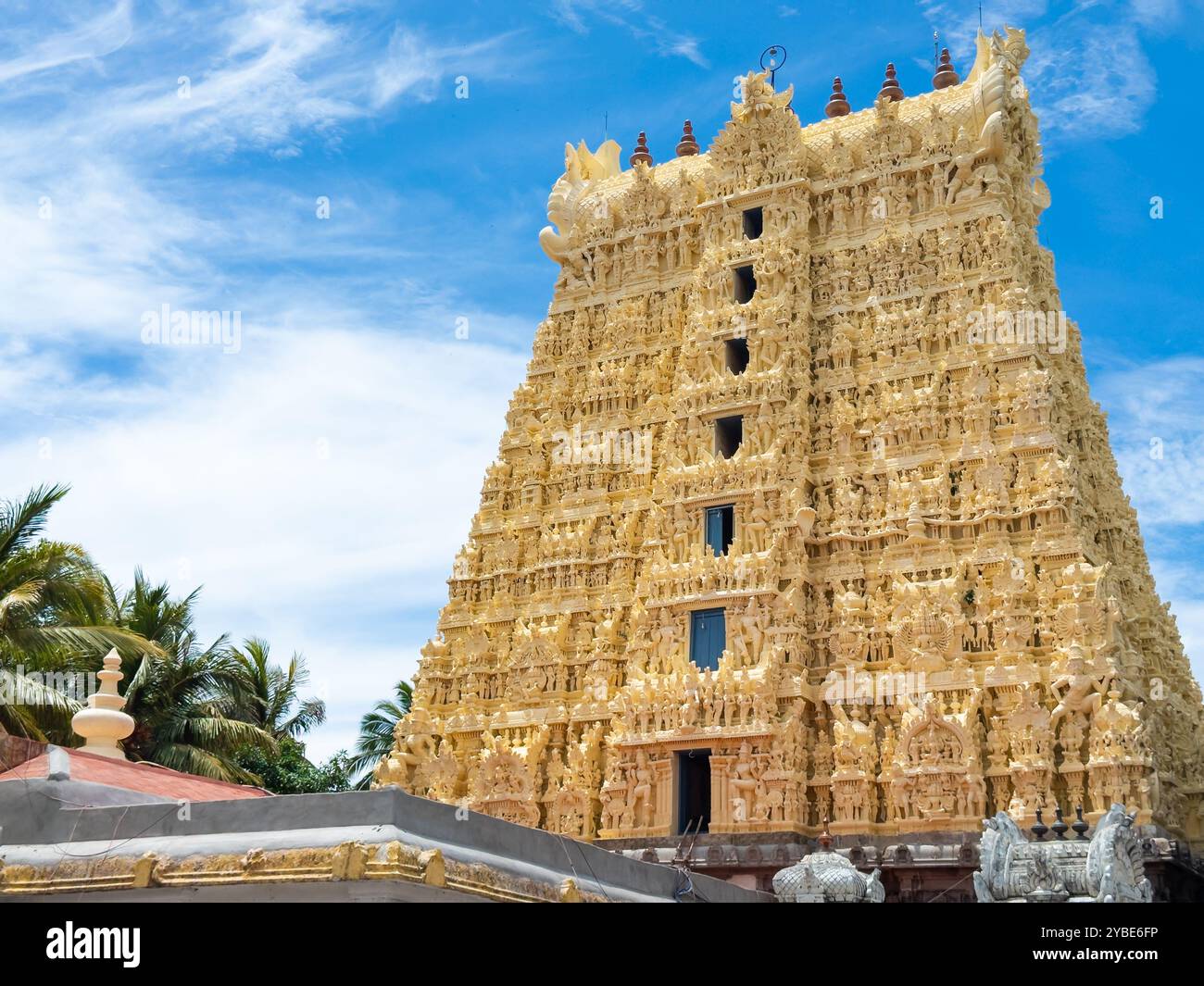 Gateway tower of the Thanumalayan Temple, also called Sthanumalayan ...