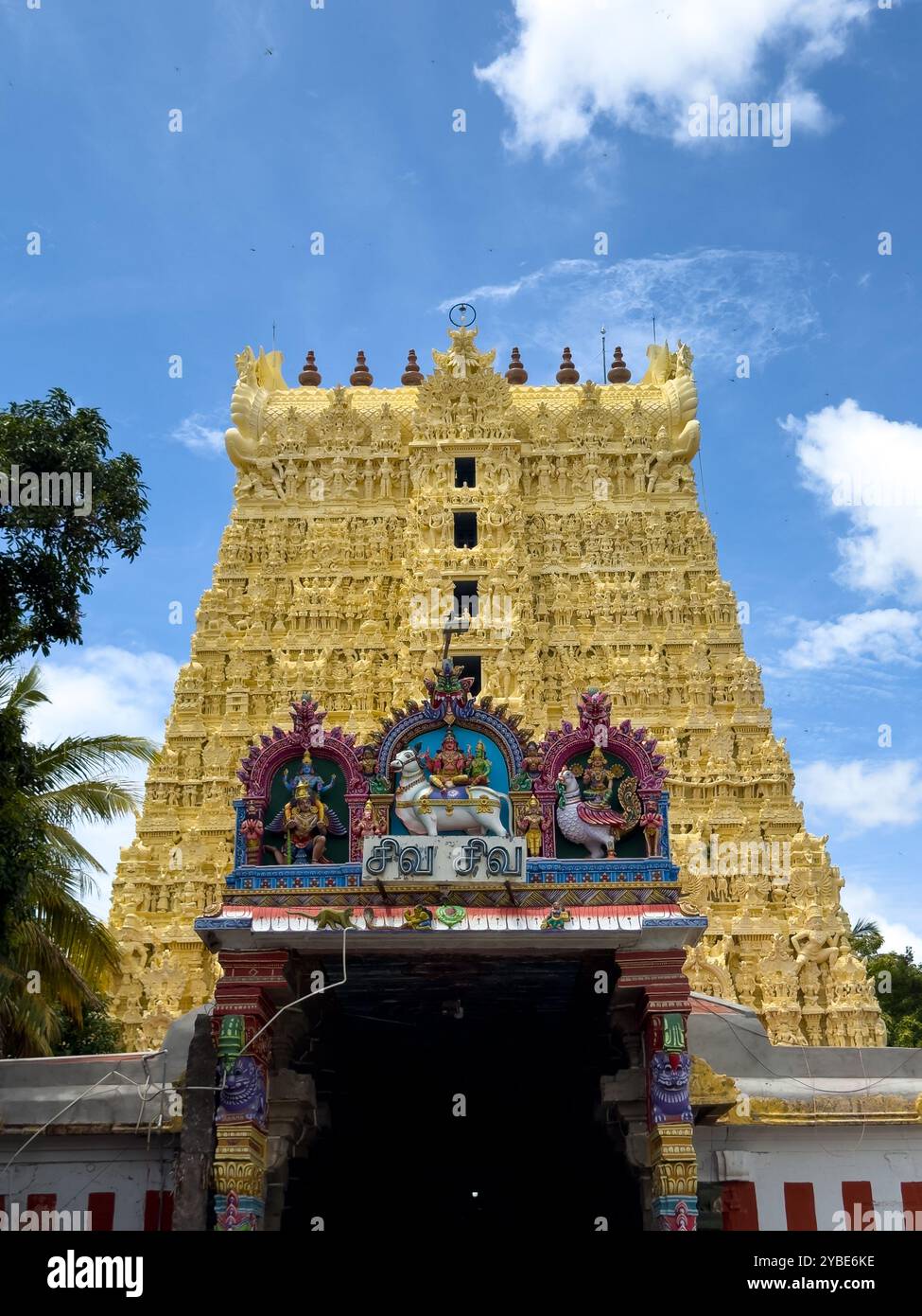 Gateway tower of the Thanumalayan Temple, also called Sthanumalayan ...