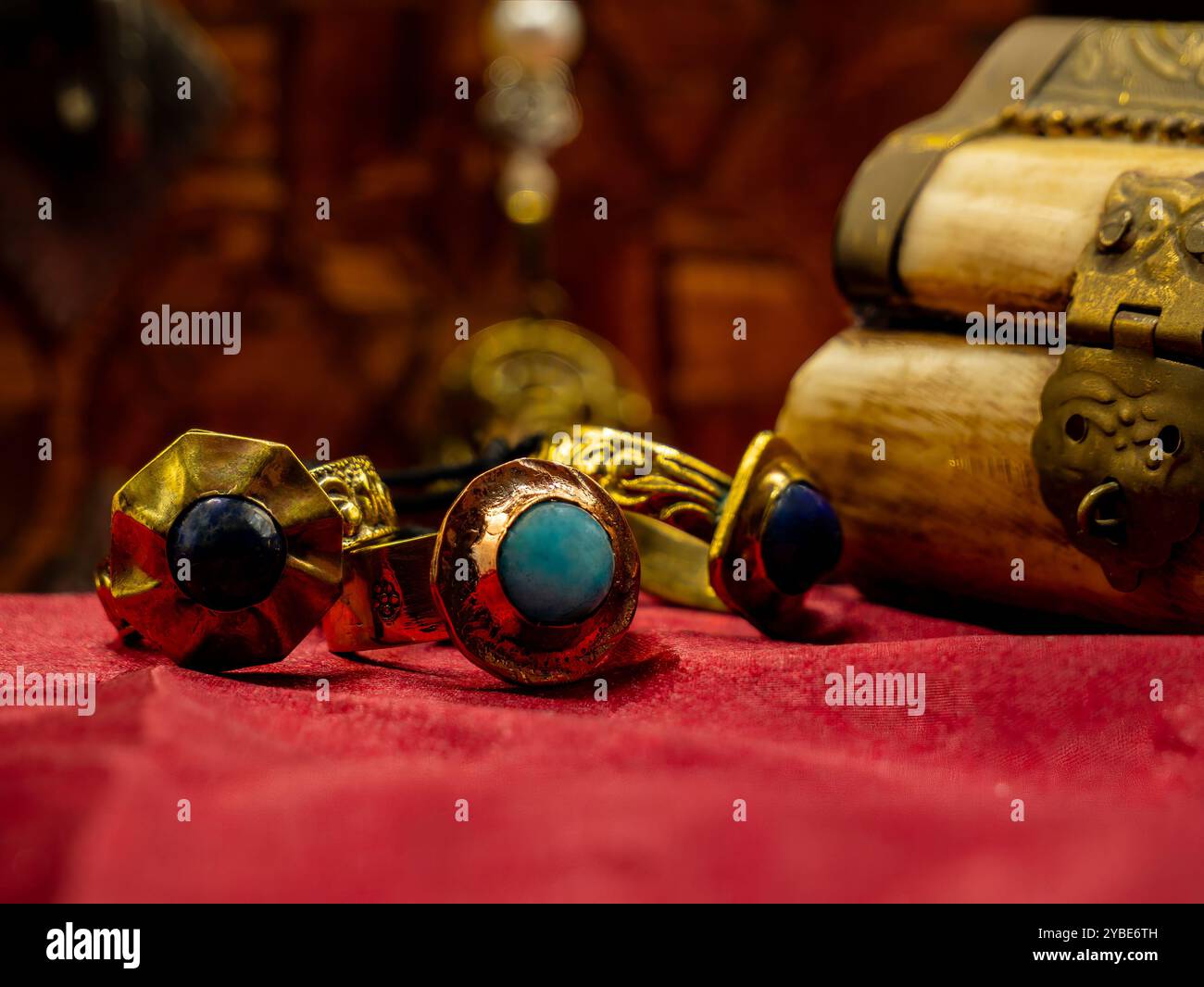 Medieval jewellery hi-res stock photography and images - Alamy