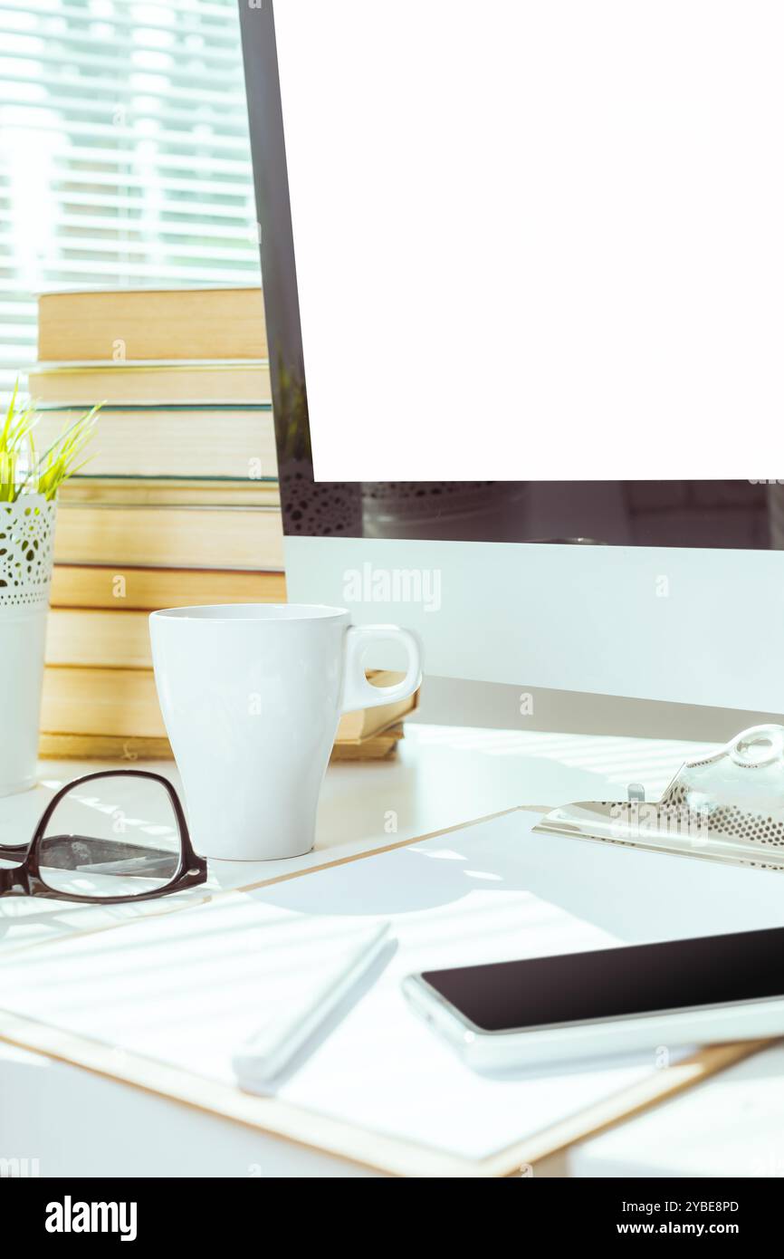 White office desk table Stock Photo - Alamy