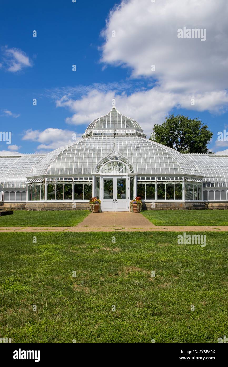 Phipps Conservatory and Botanical Gardens exterior view in Pittsburgh ...