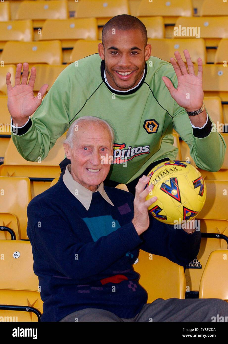 Former Wolves and England goalkeeper Bert Williams and Wolves current ...