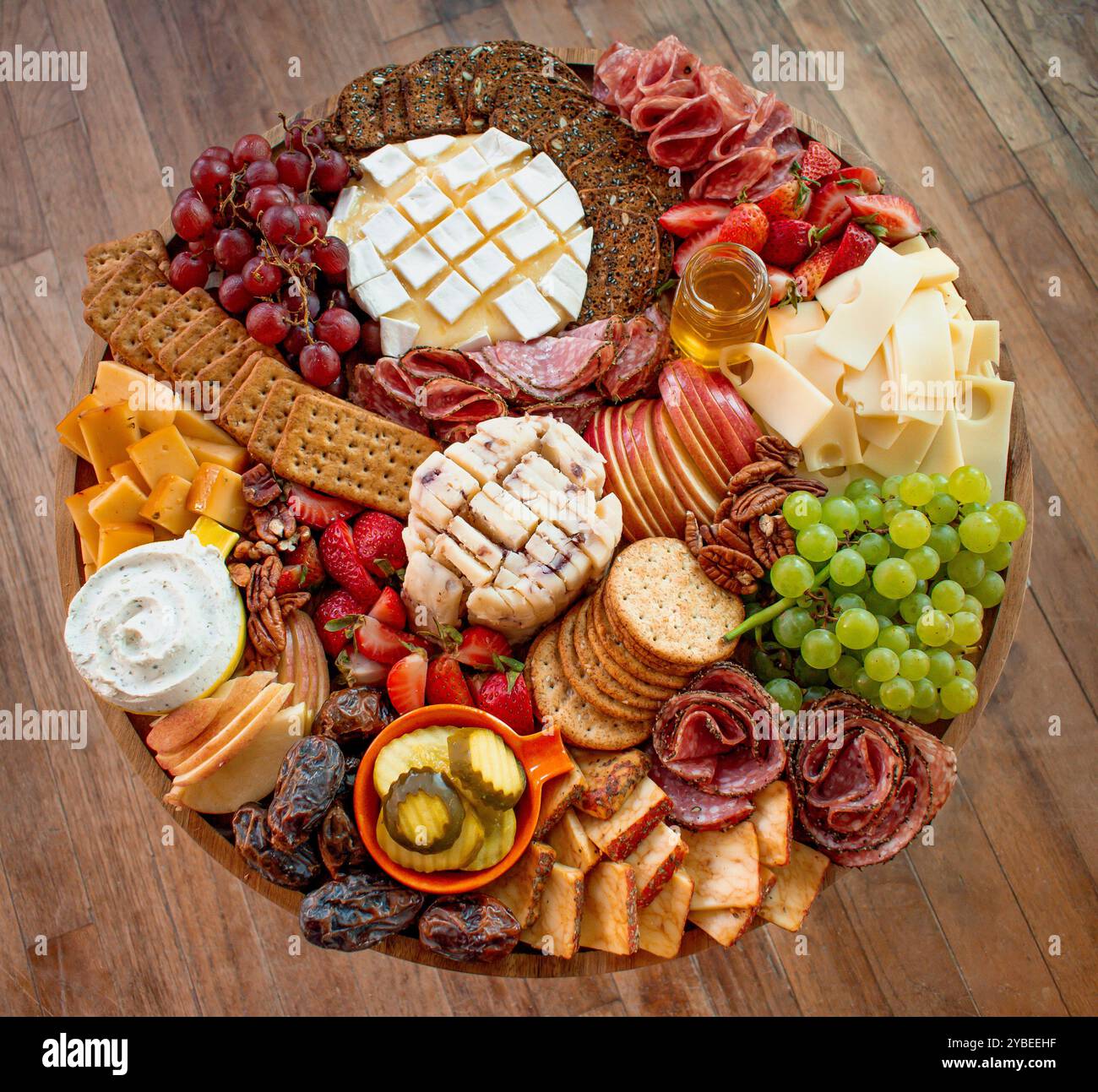 Charcuterie board crackers hi-res stock photography and images - Alamy