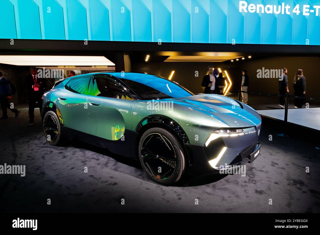 Renault embleme hi-res stock photography and images - Alamy