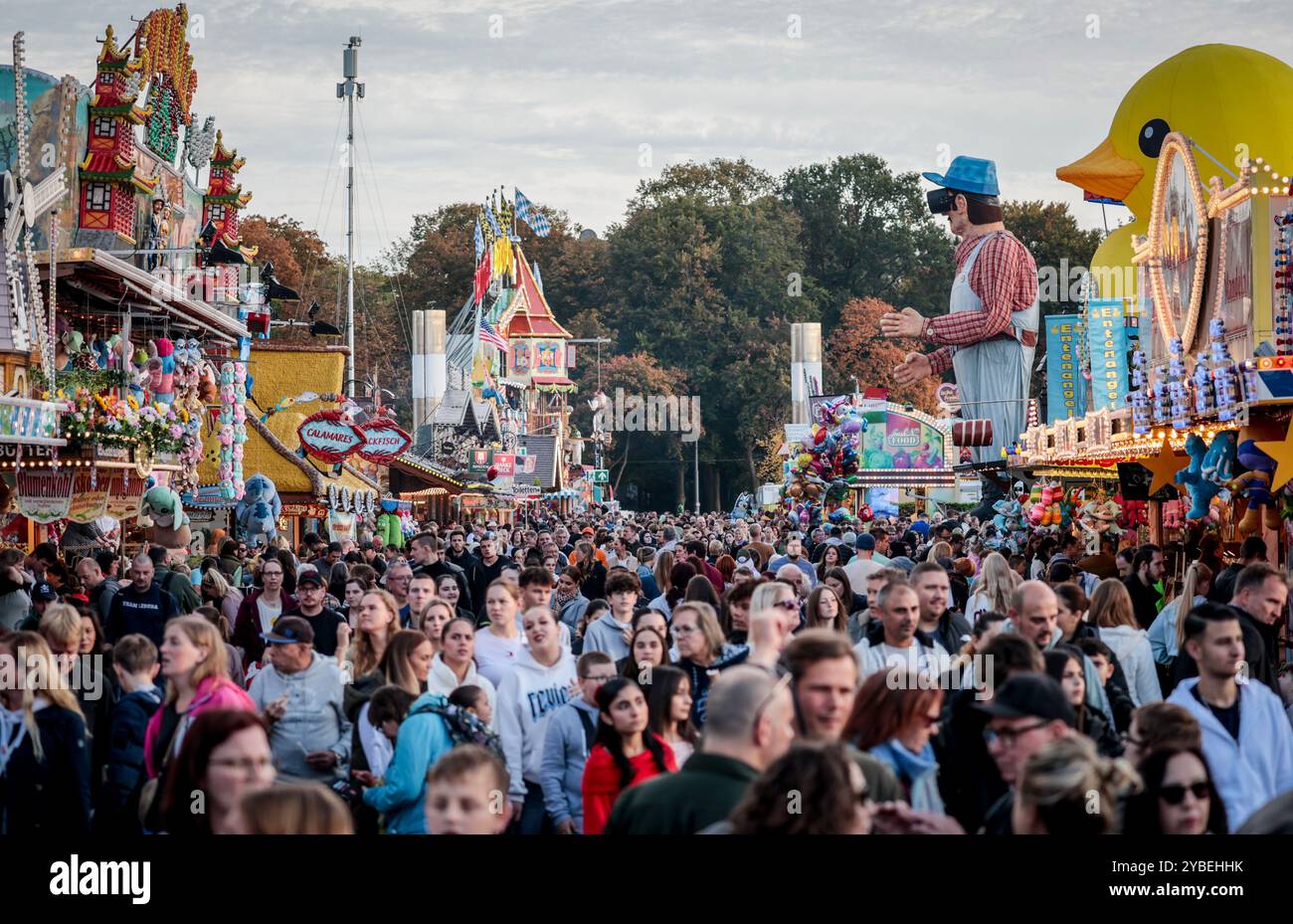 Bremen, Germany. 18th Oct, 2024. Visitors walk between stalls and ...