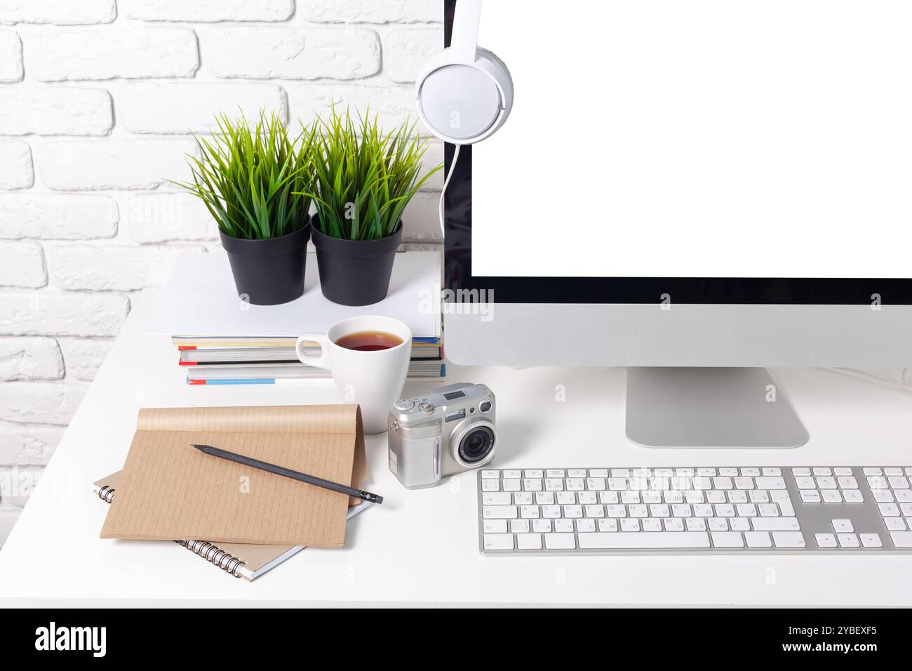 working table with computer Stock Photo - Alamy