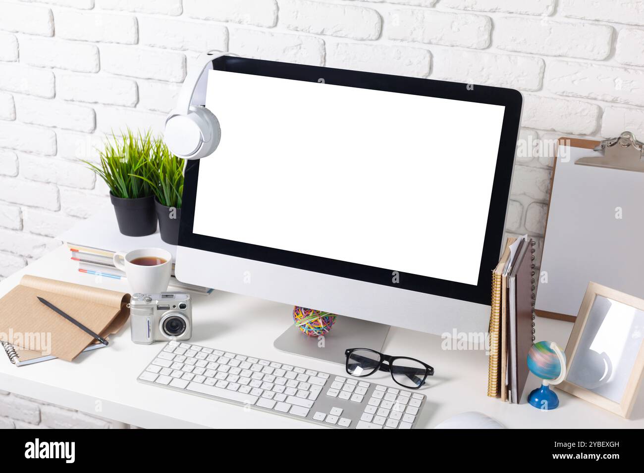 working table with computer Stock Photo - Alamy