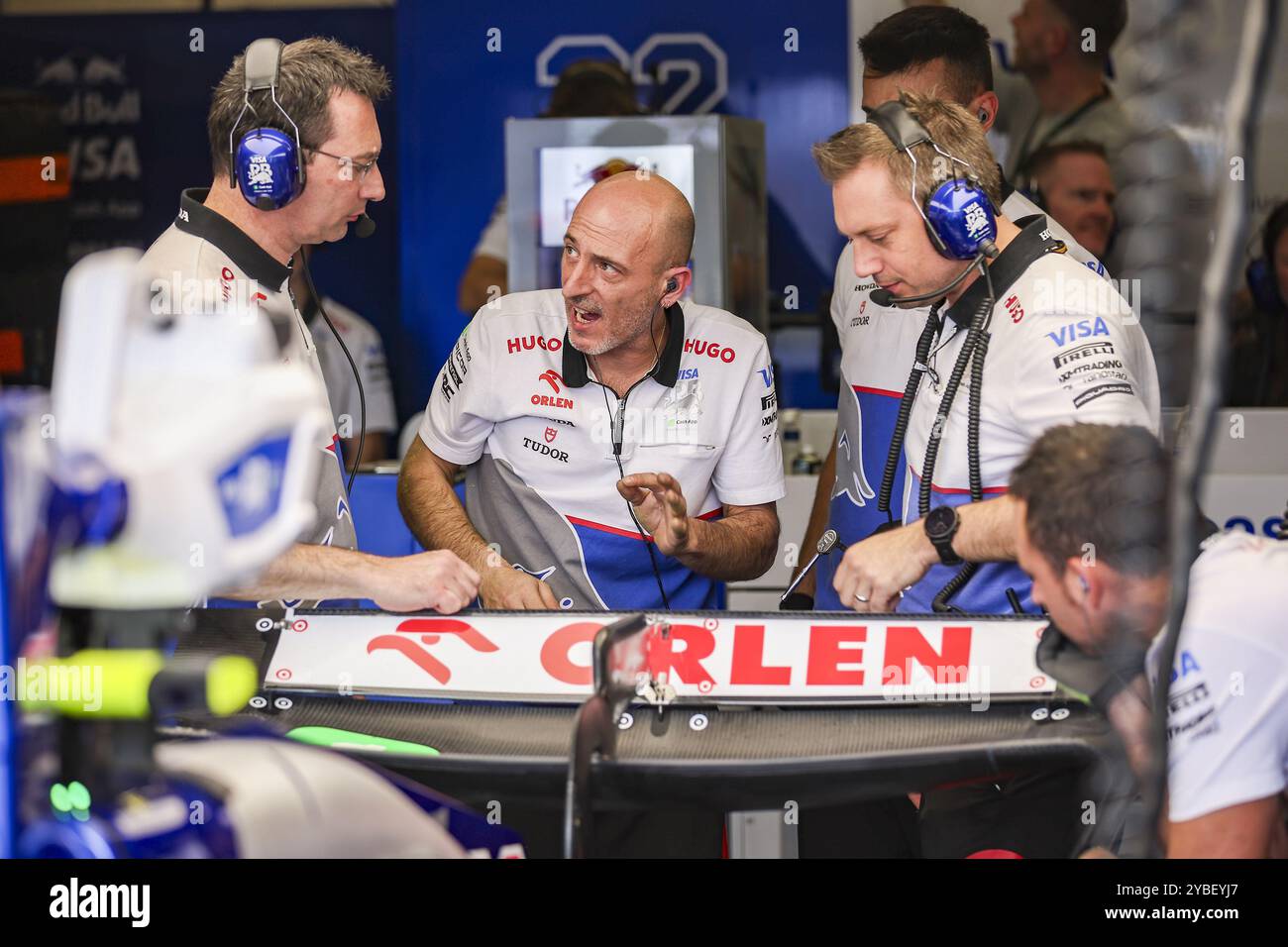 Visa Cash App RB F1 Team, mechanic, mecanicien, mechanics box, stand ...