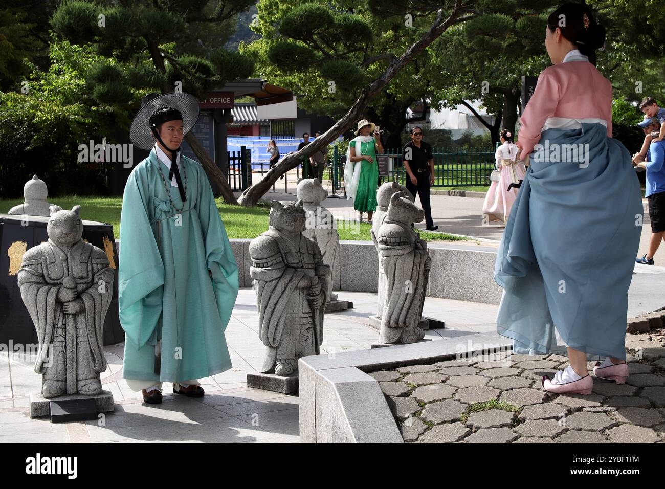 Seoul, South Korea - September 11 2019: Tourists in Traditional Korean ...