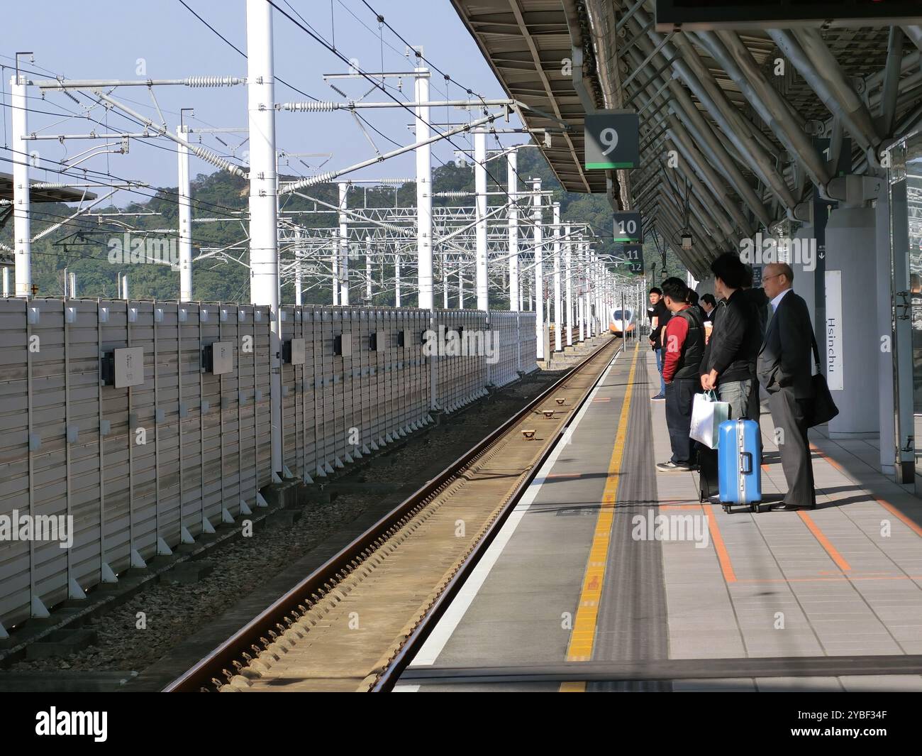 High speed rail platform hi-res stock photography and images - Alamy