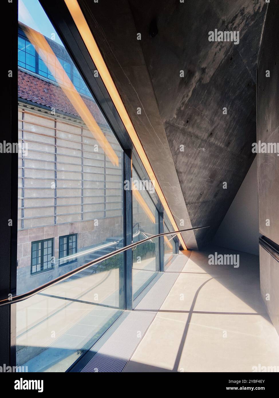 Tech aesthetic cube hi-res stock photography and images - Alamy