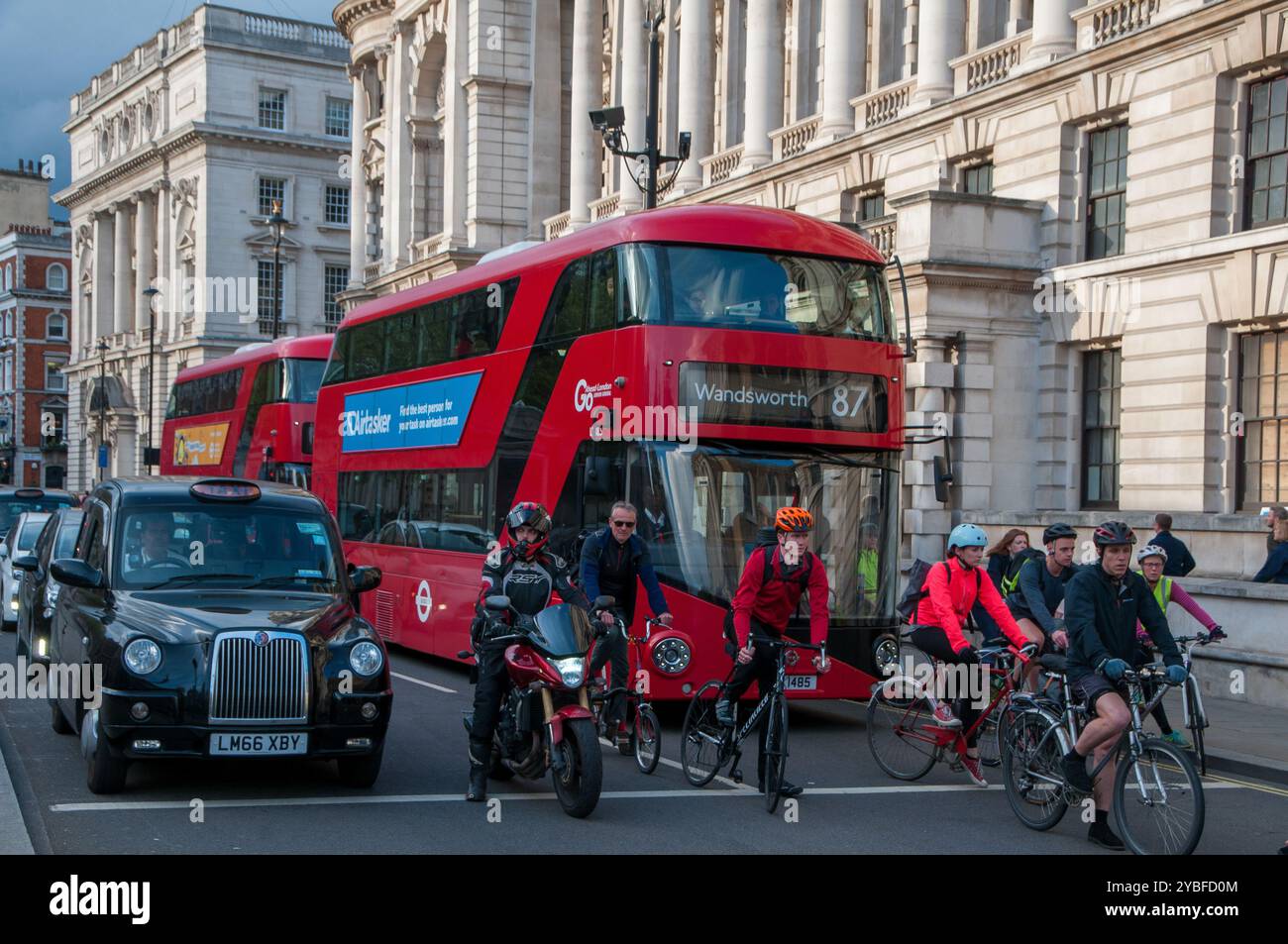 London taxi red double decker hi-res stock photography and images - Alamy