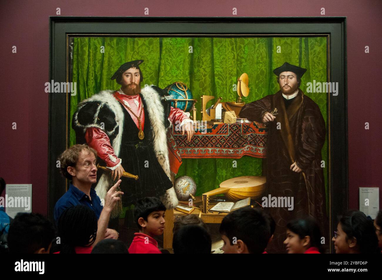 A professor explains to his students the painting "The Ambassadors ...