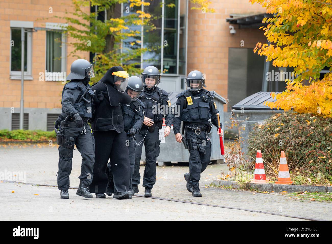 Polizeikommando hi-res stock photography and images - Alamy