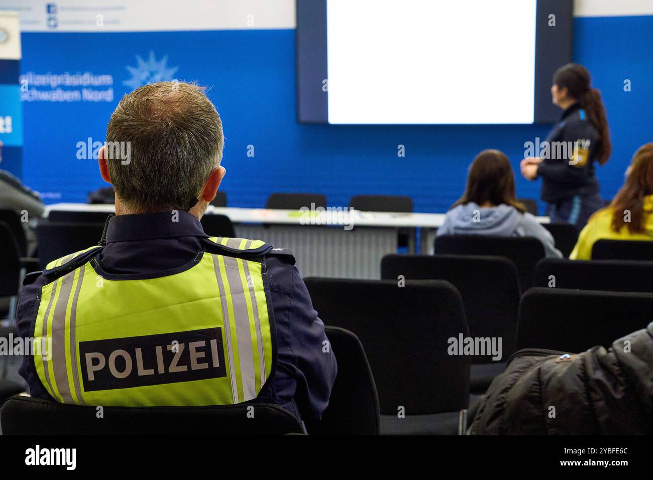 Bietet wertvolle informationen hi-res stock photography and images - Alamy