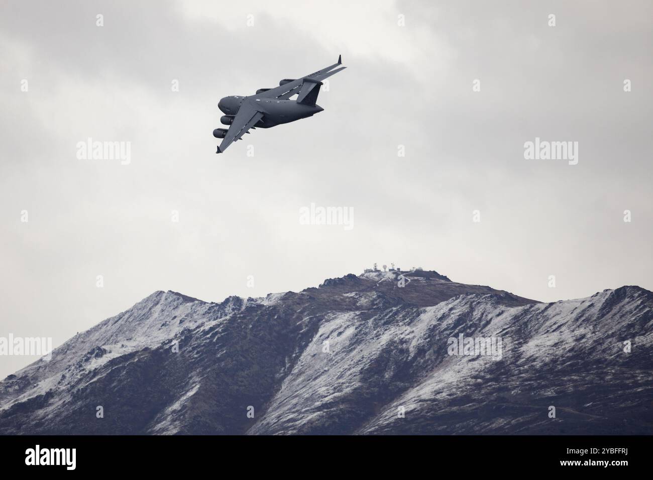 An Alaska Air National Guard C-17 Globemaster III, assigned to the ...
