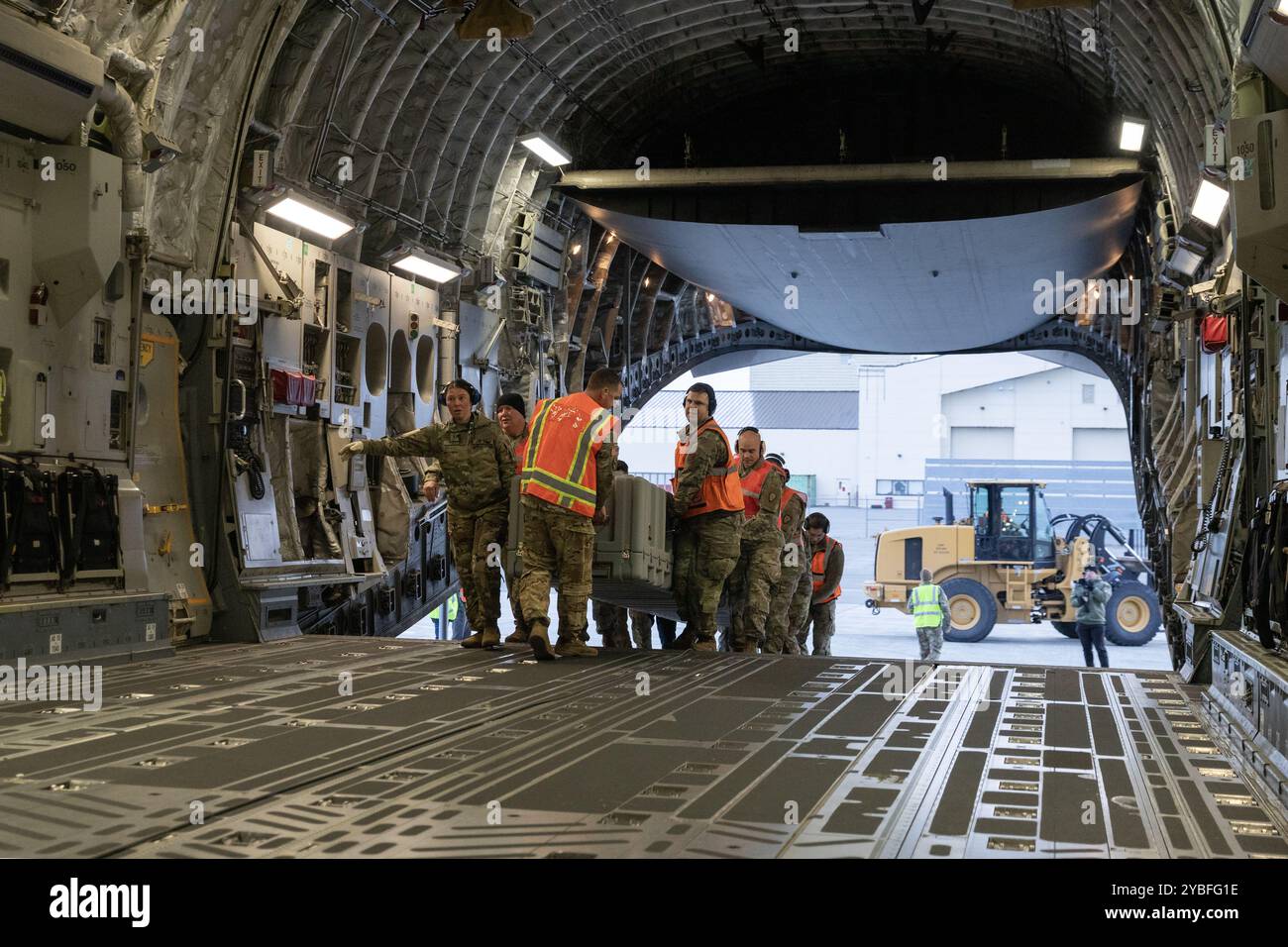 Alaska Army National Guardsmen, assigned to Detachment 2, Charlie ...