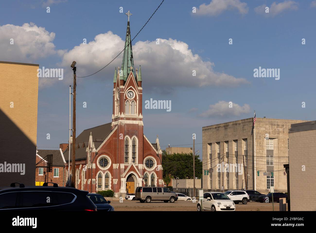 Monroe, Louisiana, USA - April 4, 2024: Afternoon sunlight shines on ...