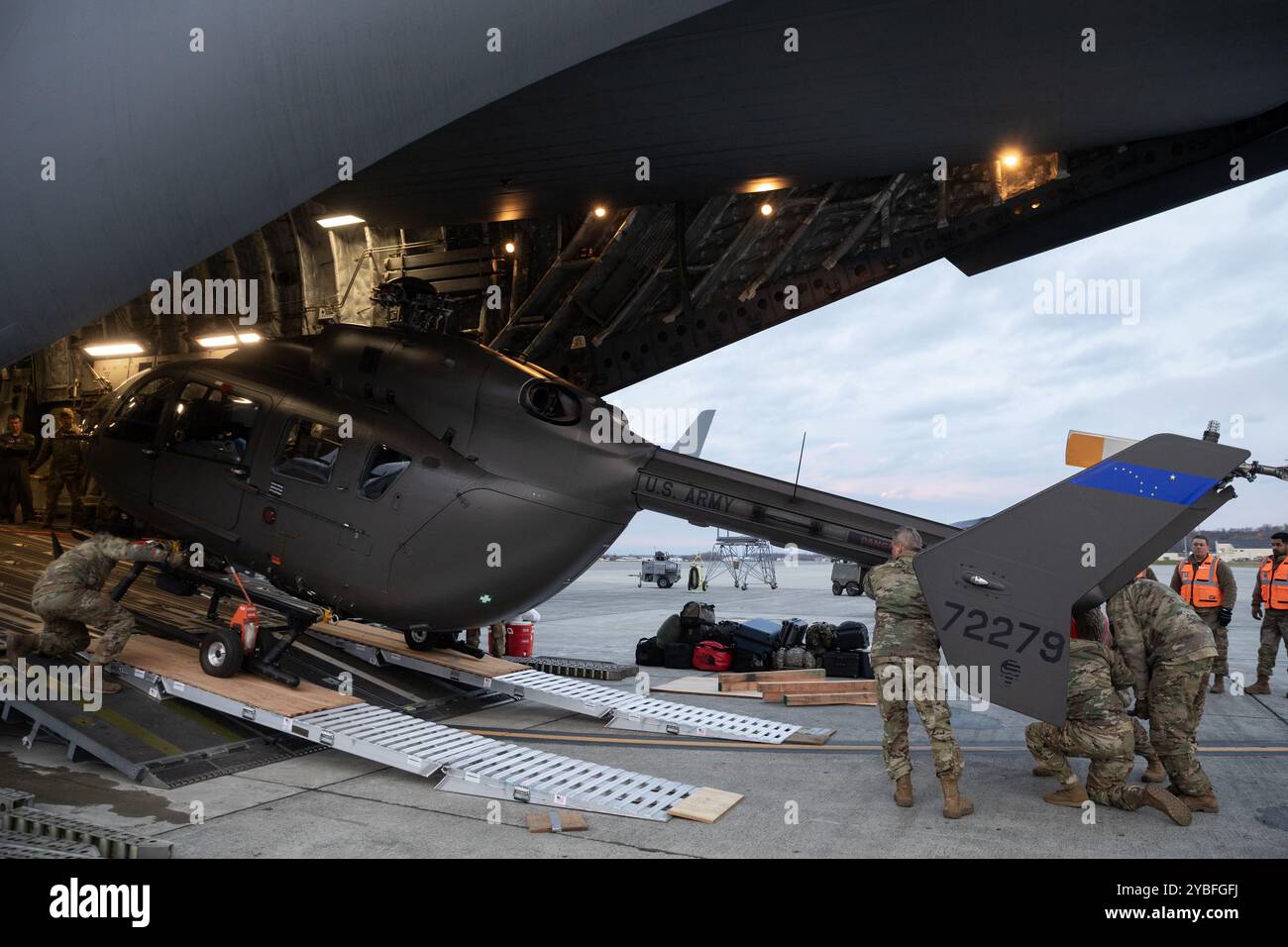 Alaska Army National Guardsmen, assigned to Detachment 2, Charlie ...