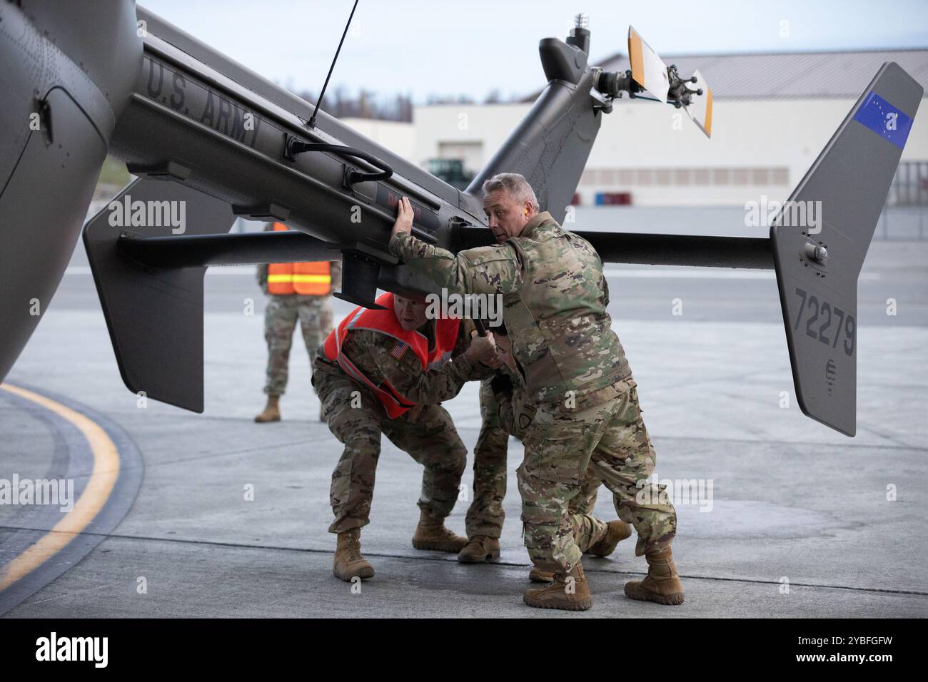 Alaska Army National Guardsmen, assigned to Detachment 2, Charlie ...