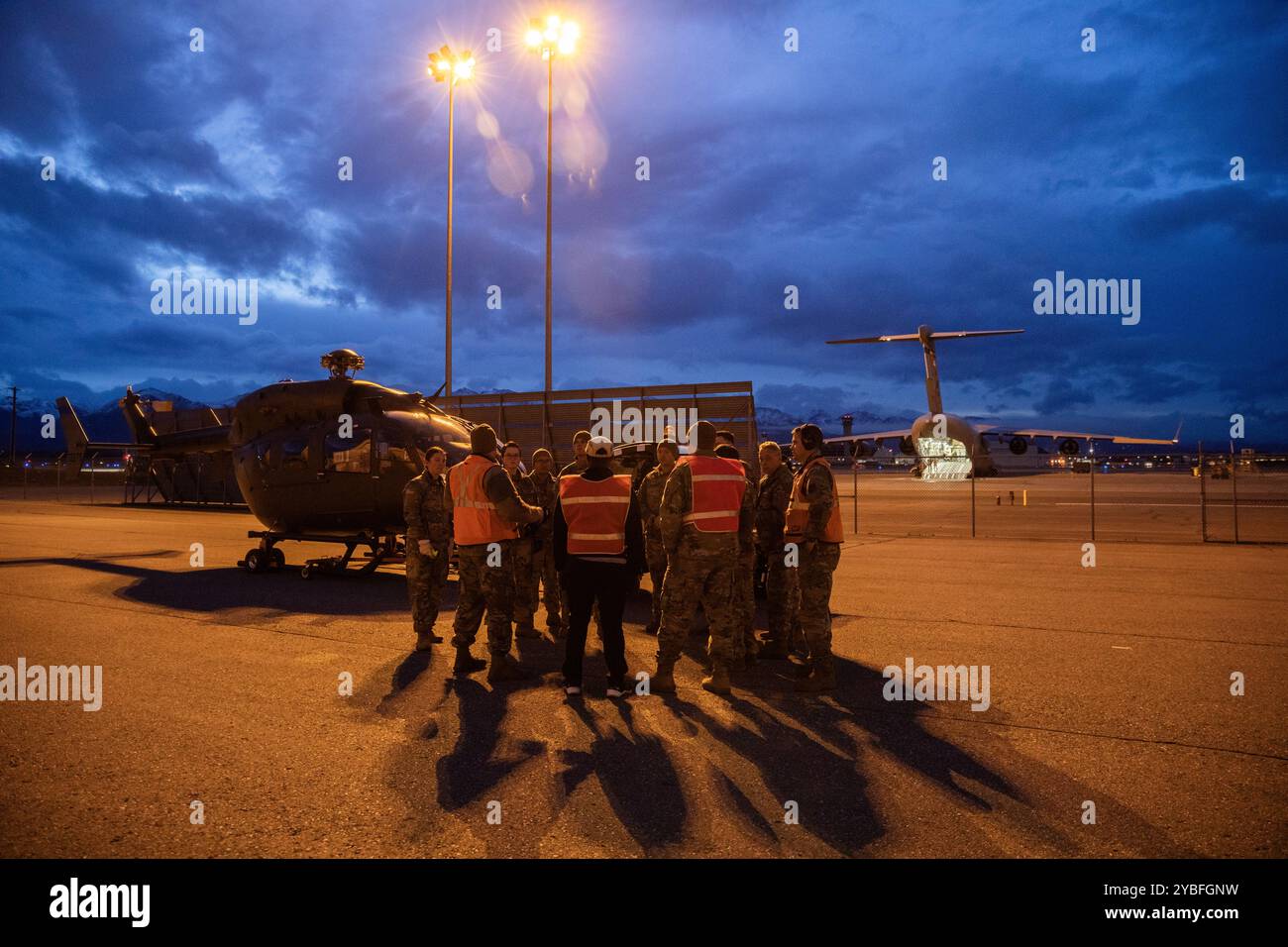 Security personnel from border hi-res stock photography and images - Alamy