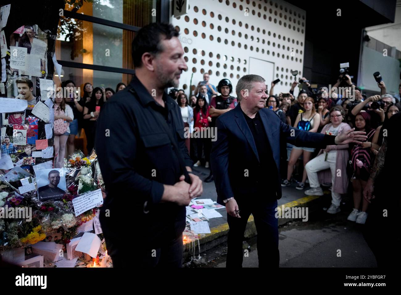 Geoff Payne, center right, the father of former One Direction singer ...