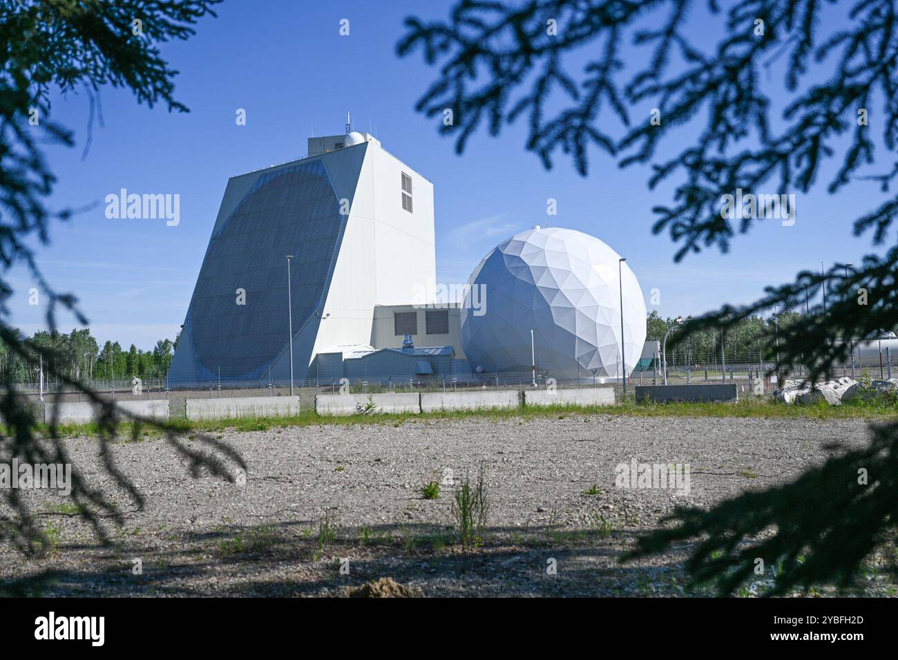 Phased array radar hi-res stock photography and images - Alamy
