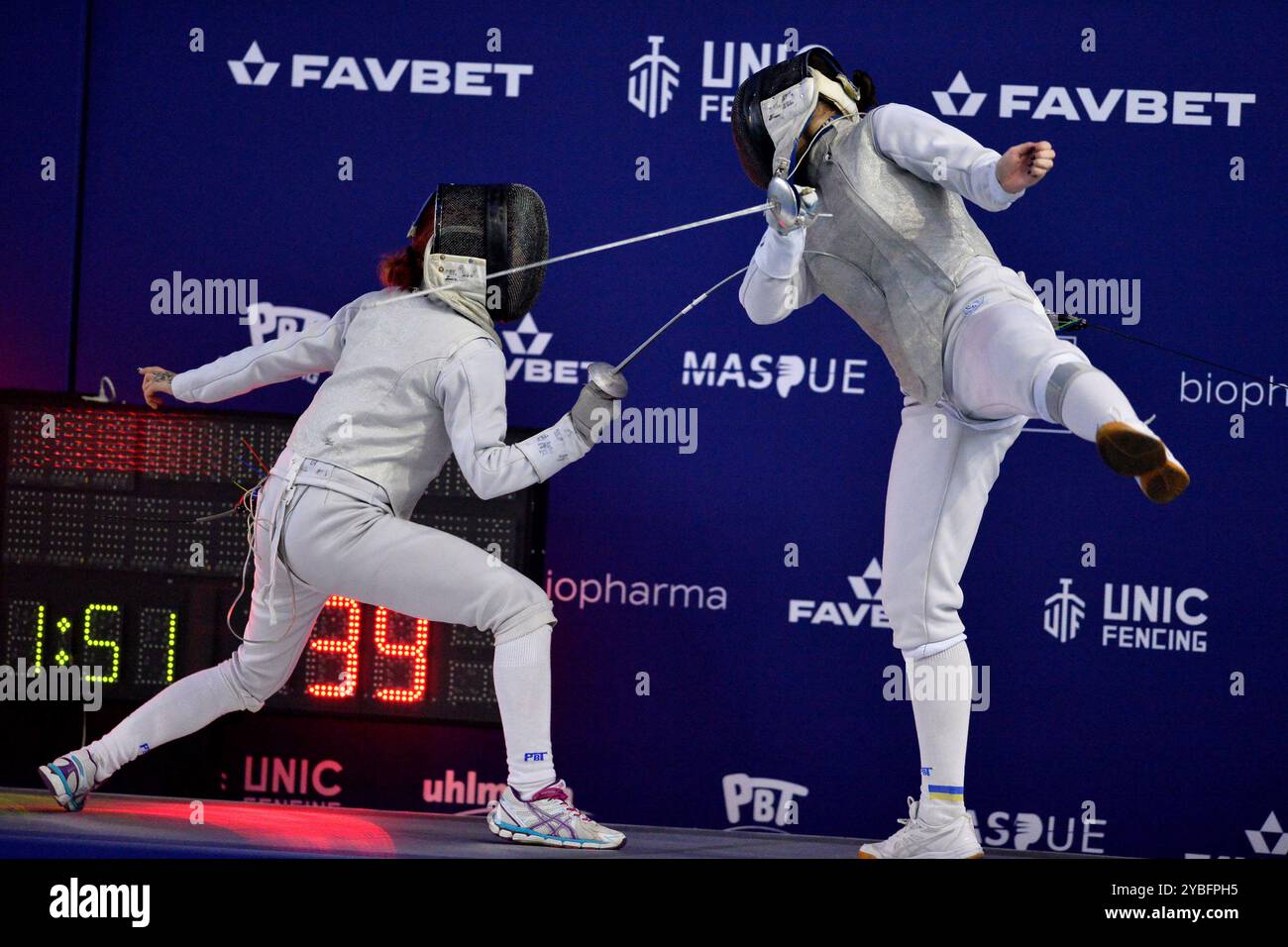 Kyiv,Ukraine Oktober 18, 2024 ZYRYANOVA Iryna acrobatically cleans ...