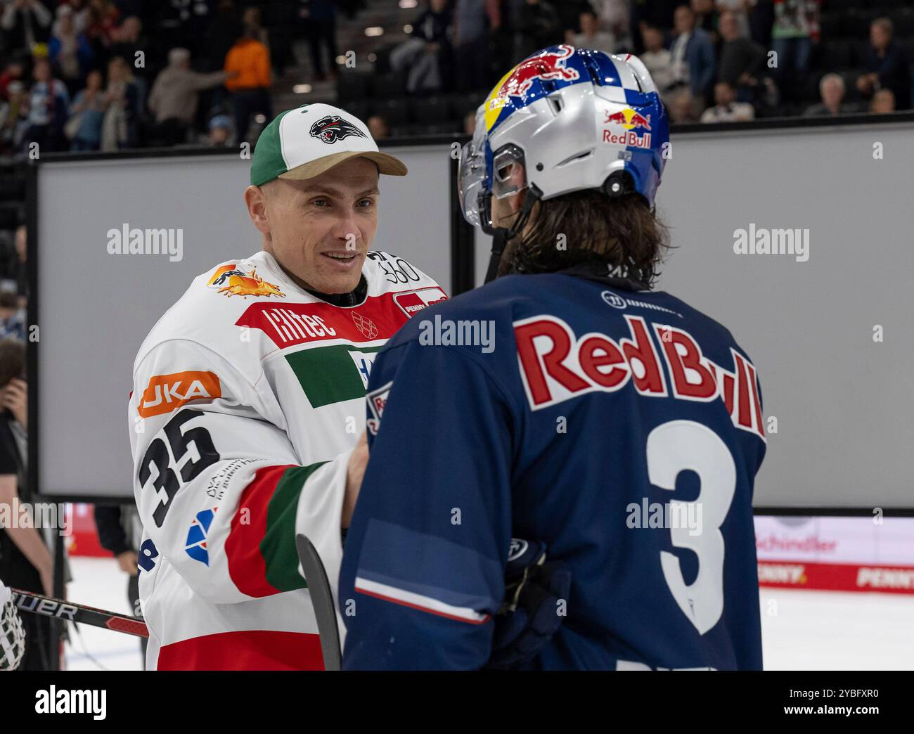 Shakehands von Markus Keller (Torwart, Augsburger Panther, #35) mit ...