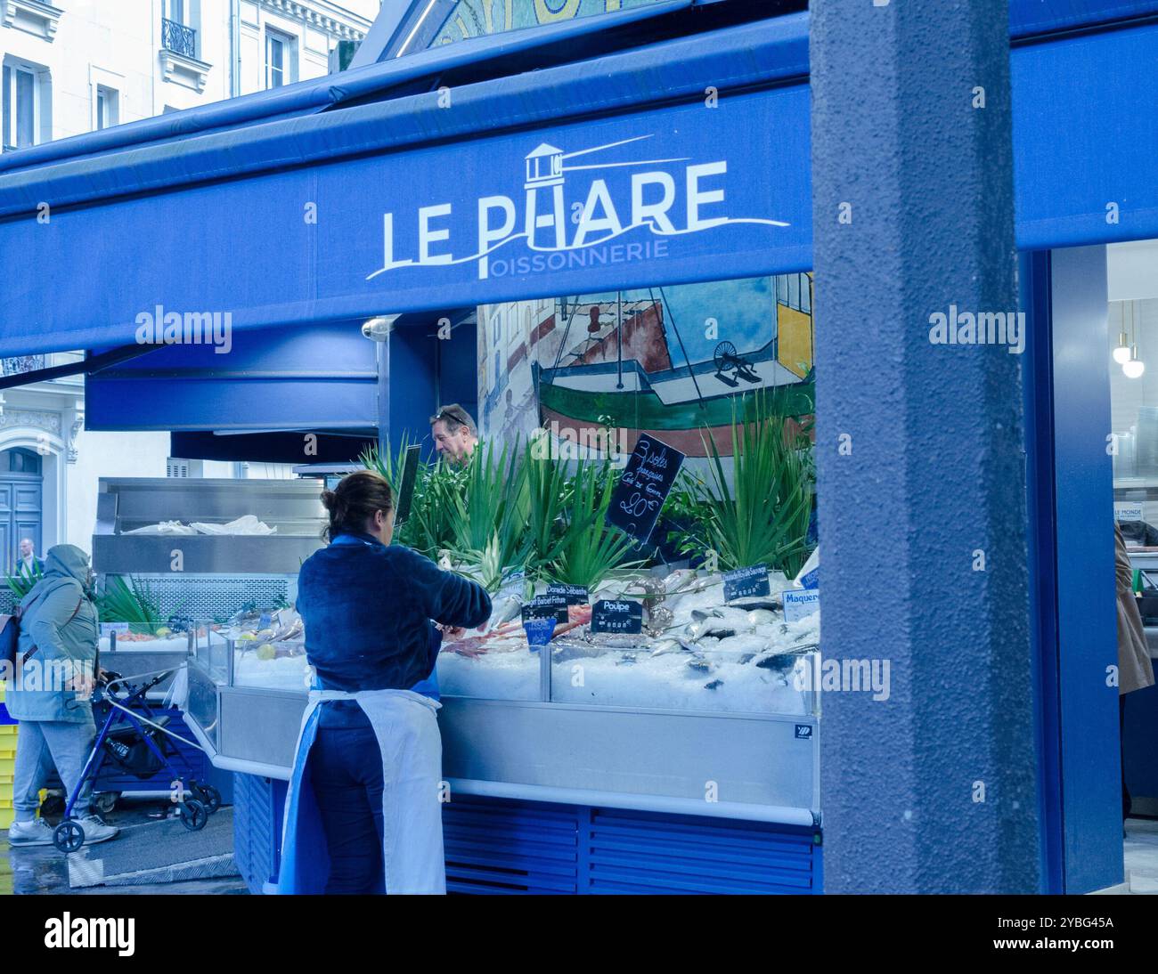 Street fish market in hi-res stock photography and images - Alamy