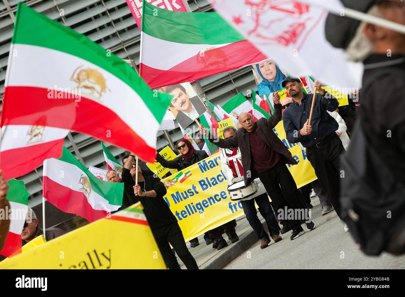 Supporters holding national flags hi-res stock photography and images ...