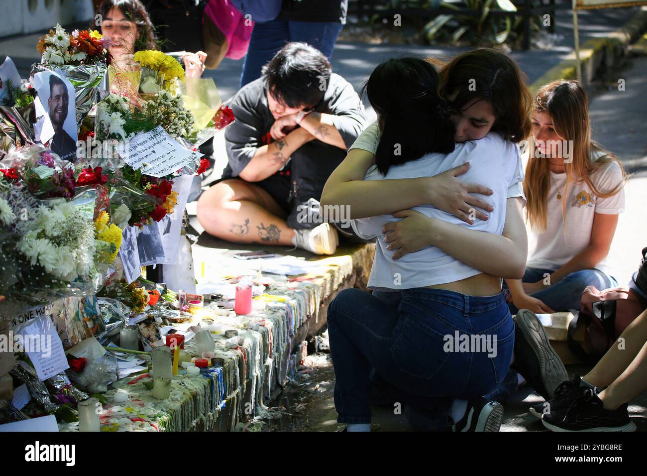 One direction in front of fans hi-res stock photography and images - Alamy