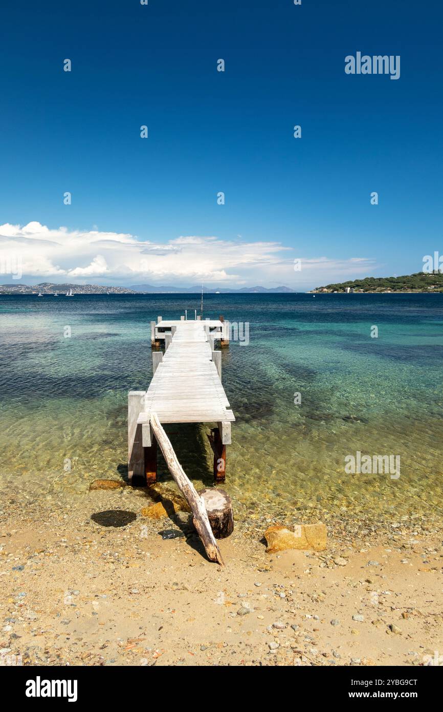 Paressouso beach wooden pontoon, in Canebiers Bay, in Saint-Tropez, in ...